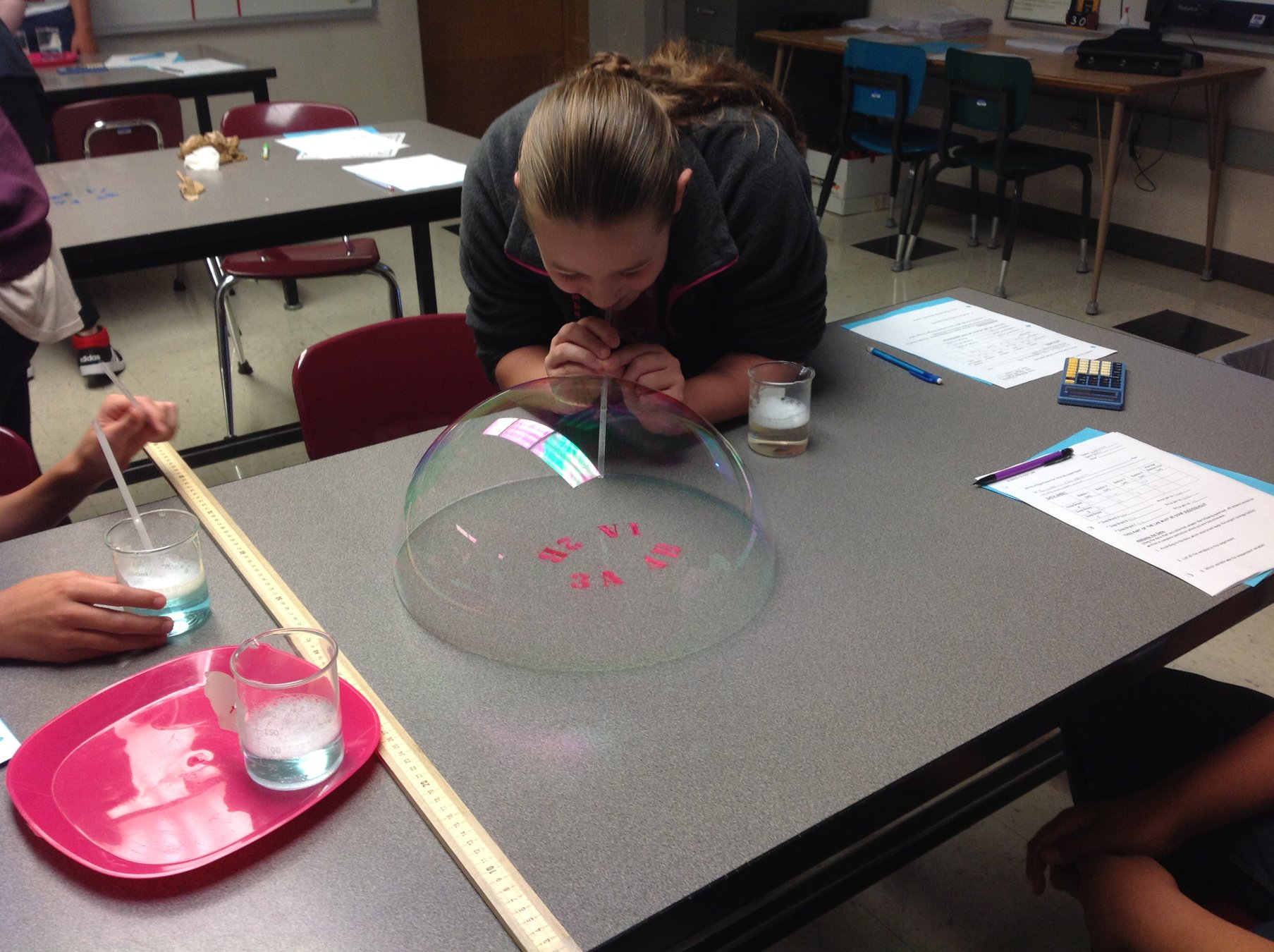‘Bubble-ology’ lab part of science class - Great Bend Tribune