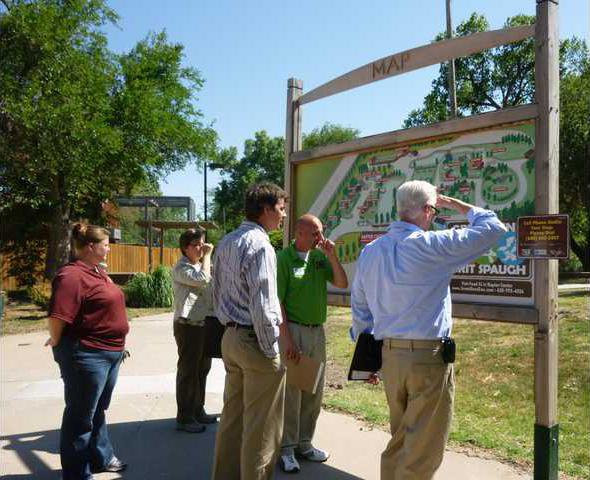 Zoo inspectors arrive - Great Bend Tribune