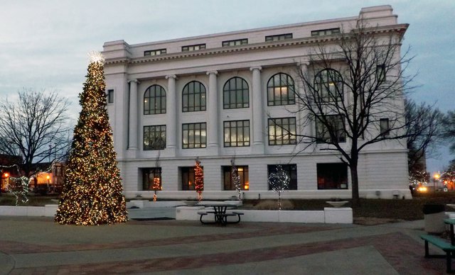 Holiday traditions in downtown Great Bend - Great Bend Tribune