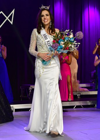 A CROWNING ACHIEVEMENT - Great Bend Tribune