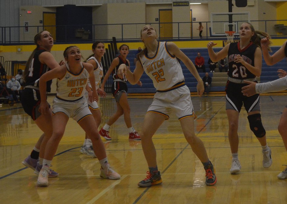 Salthawk girls power past Panthers - Great Bend Tribune