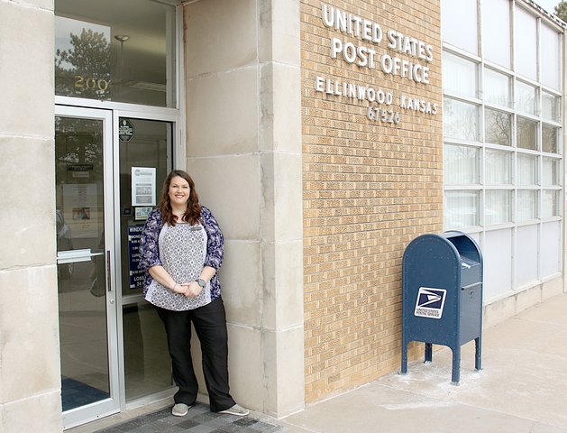 New postmaster enjoys small-town pace - Great Bend Tribune