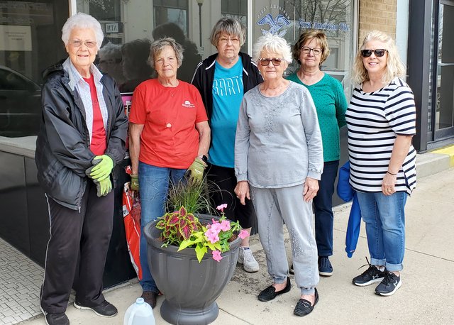 Beautification Committee at work - Great Bend Tribune