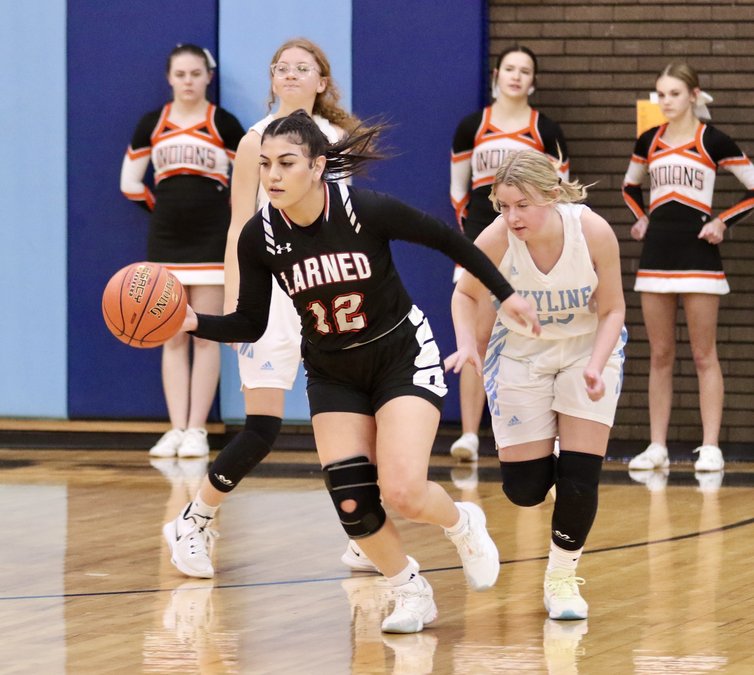 Larned girls race past Pratt Skyline - Great Bend Tribune