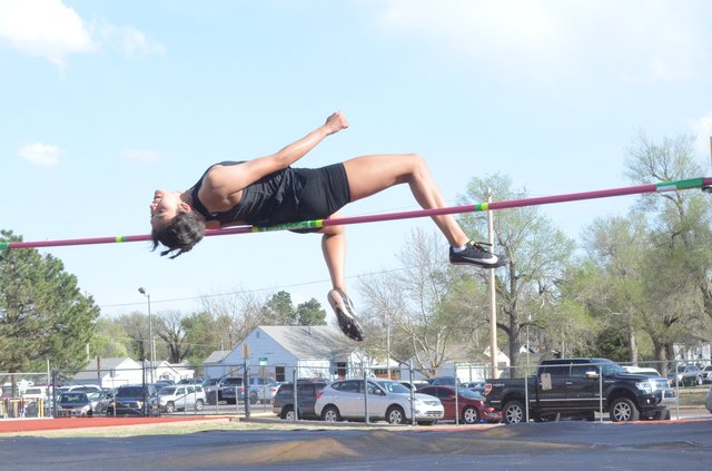 Panthers' Valarie Luna breaks high jump record - Great Bend Tribune