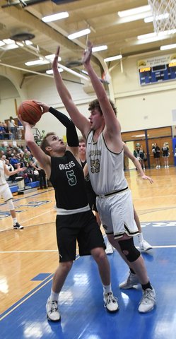 La Crosse Leopards survive Oilers' upset bid - Great Bend Tribune