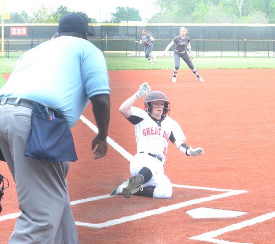 Great Bend Quicksilver softball splits four games - Great Bend Tribune
