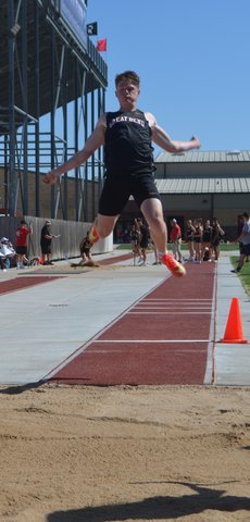 Ohnmacht wins 2 gold medals at Jack Bowman track meet - Great Bend Tribune